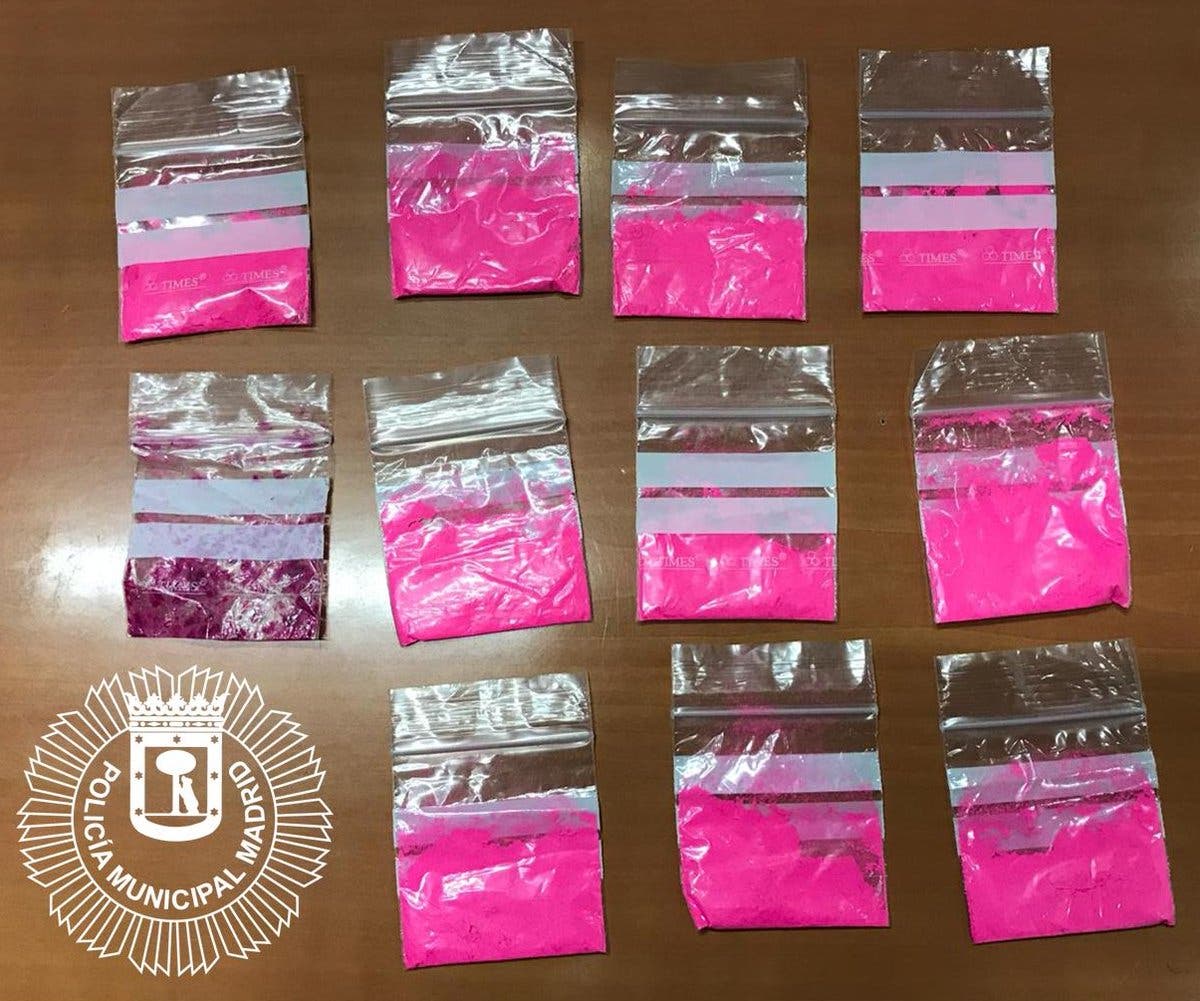 Detenida una joven en Madrid con 11 bolsitas de cocaína rosa MiraCorredor Detenida una joven en Madrid con 11 bolsitas de cocaína rosa MiraCorredor