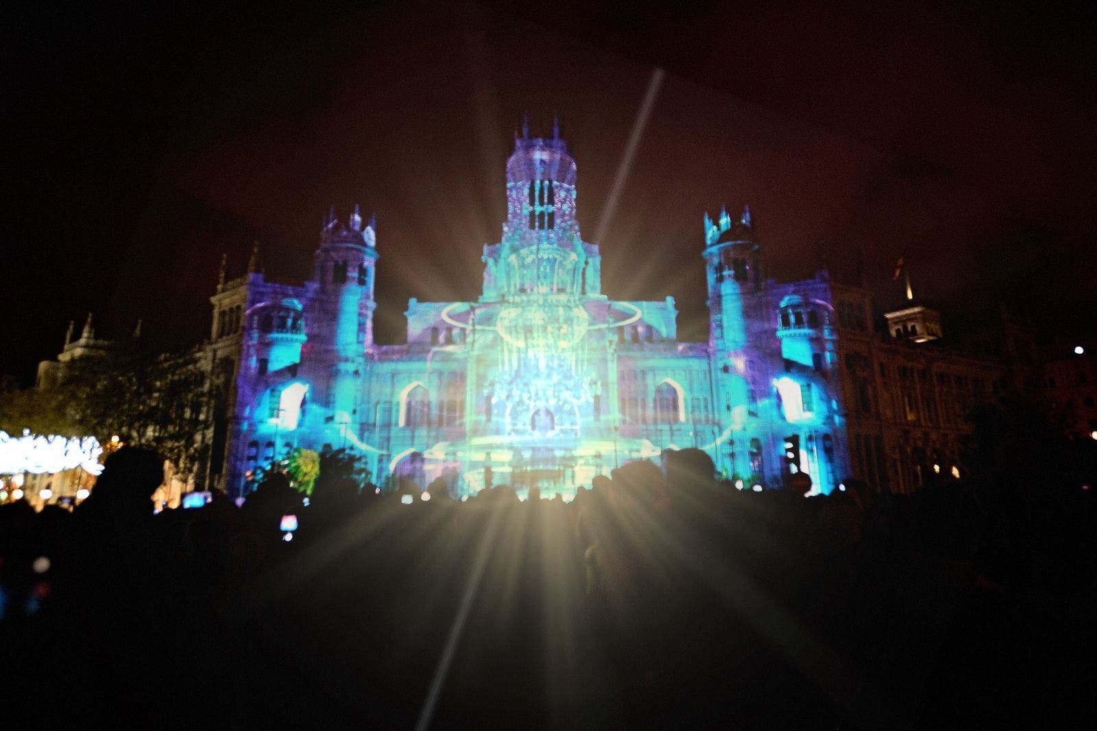 Así es el videomapping del Palacio de Cibeles de Madrid: la historia de la Navidad MiraCorredor