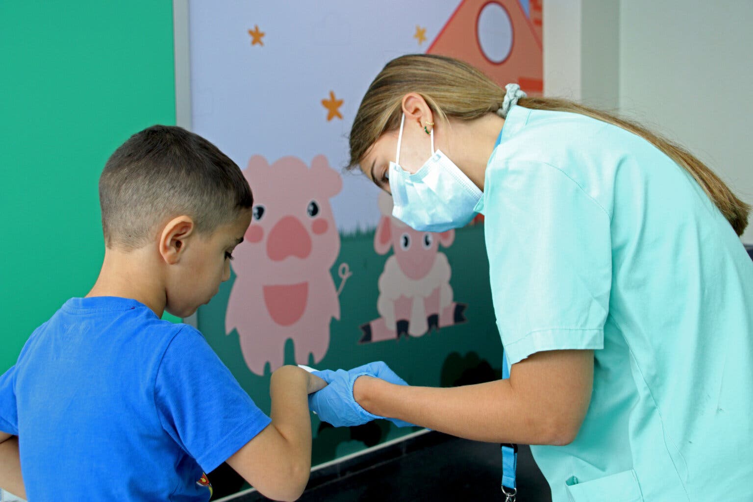 El Hospital de Torrejón decora las consultas de Urgencias pediátricas ...