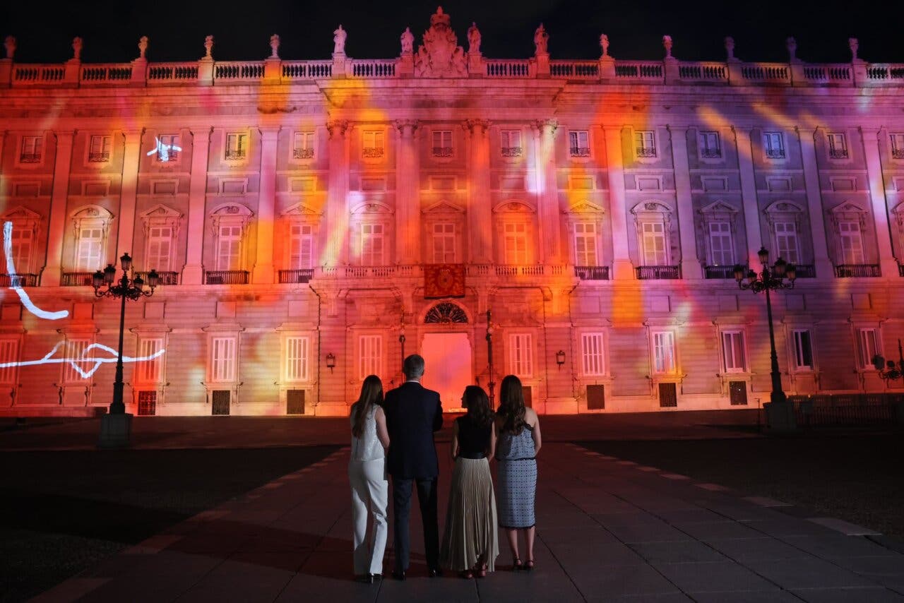 El Palacio Real de Madrid acoge un videomapping por los 10 años de Felipe VI MiraCorredor